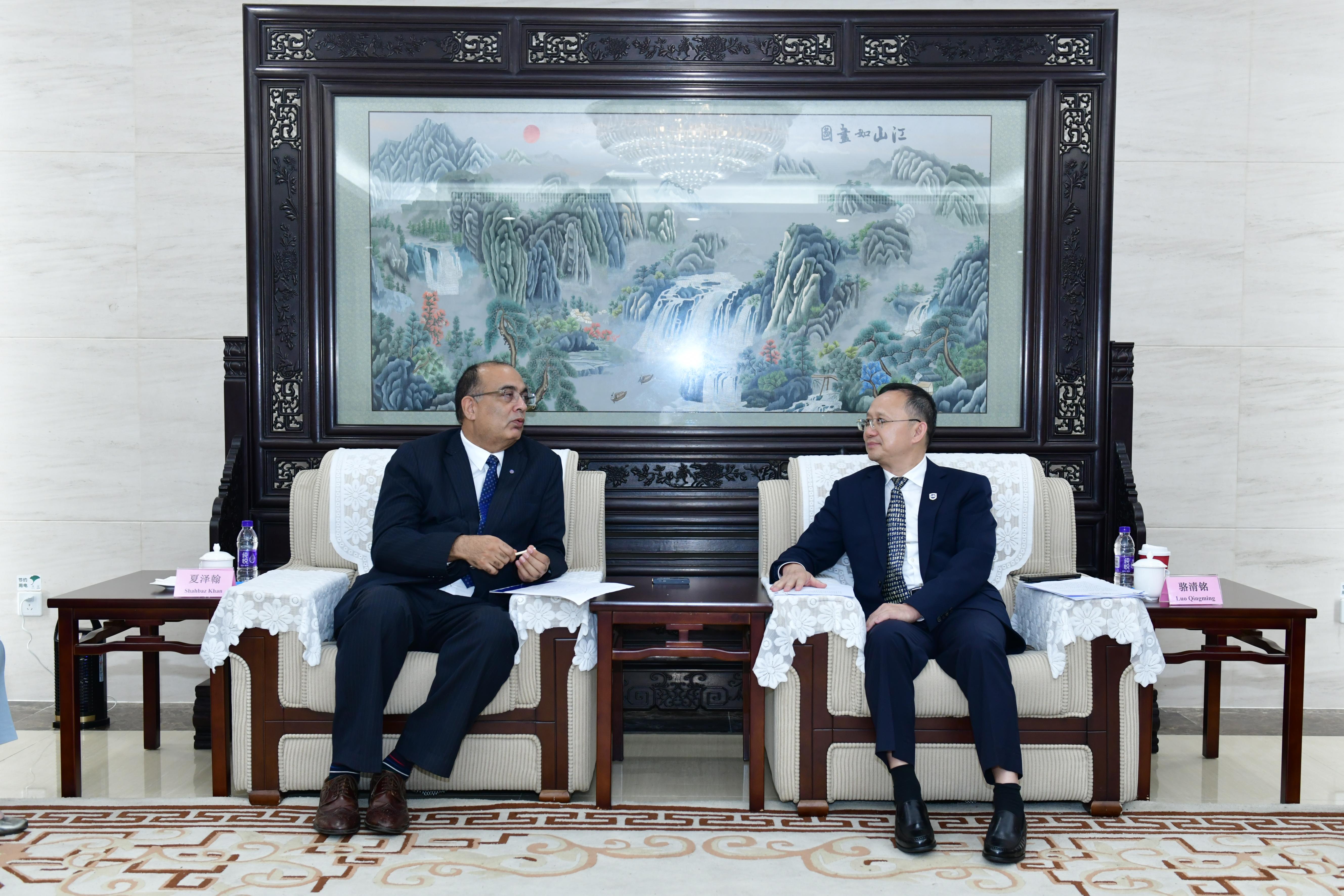 HNU President Luo Meets with VIPs Attending the LTU 2025 Summit-Hainan ...